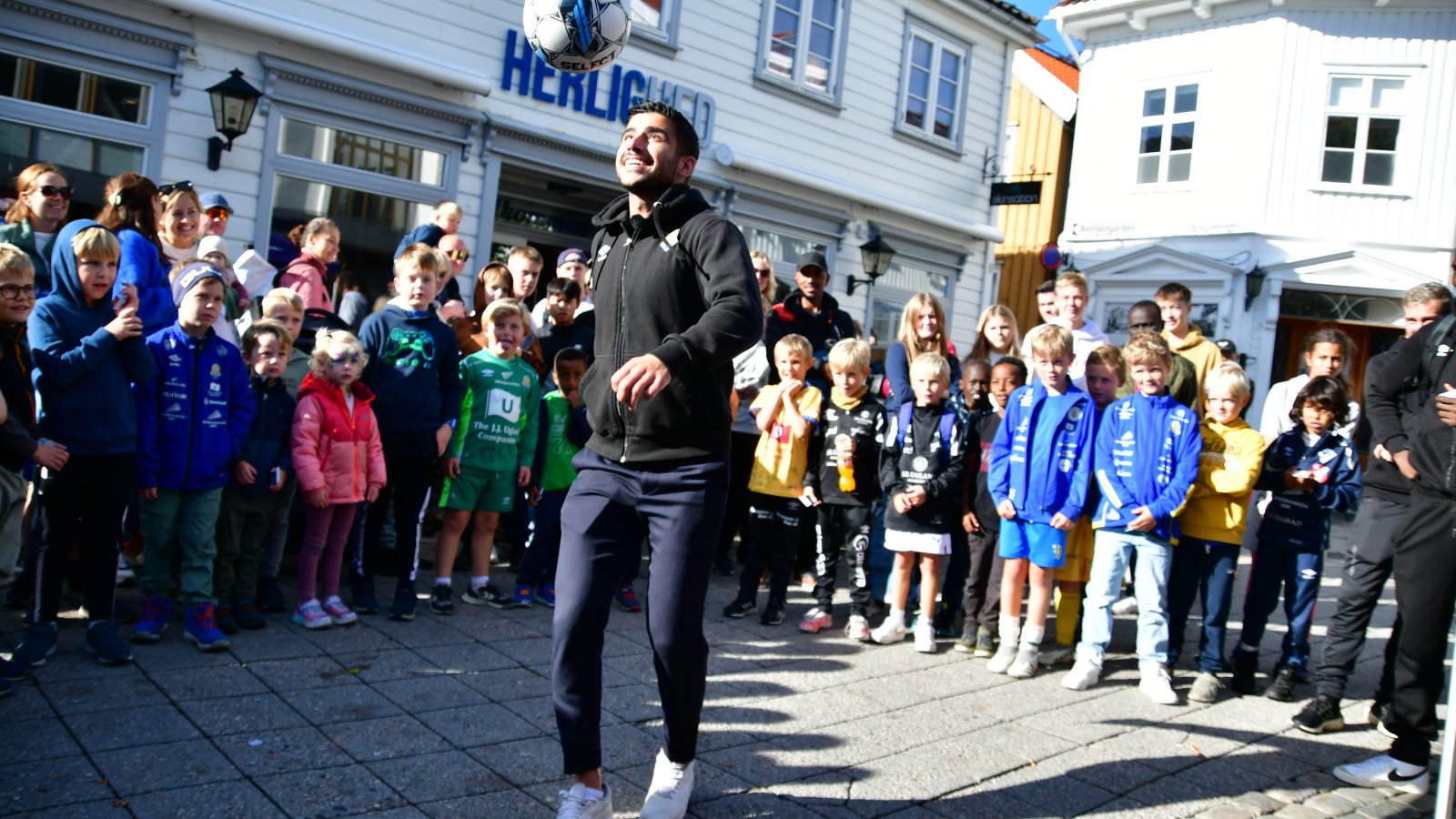 Stor suksess med Jerv i byen! / Jerv